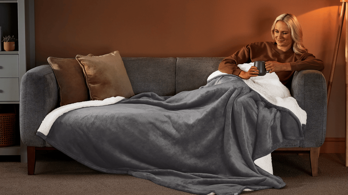 Viral heated blanket with hundreds of reviews 'doesn’t cost a penny to ...