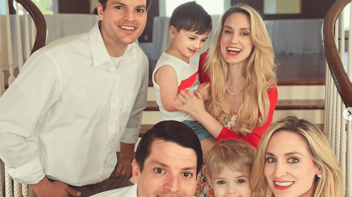 Two sets of identical twins who gave birth to 'quaternary twins ...