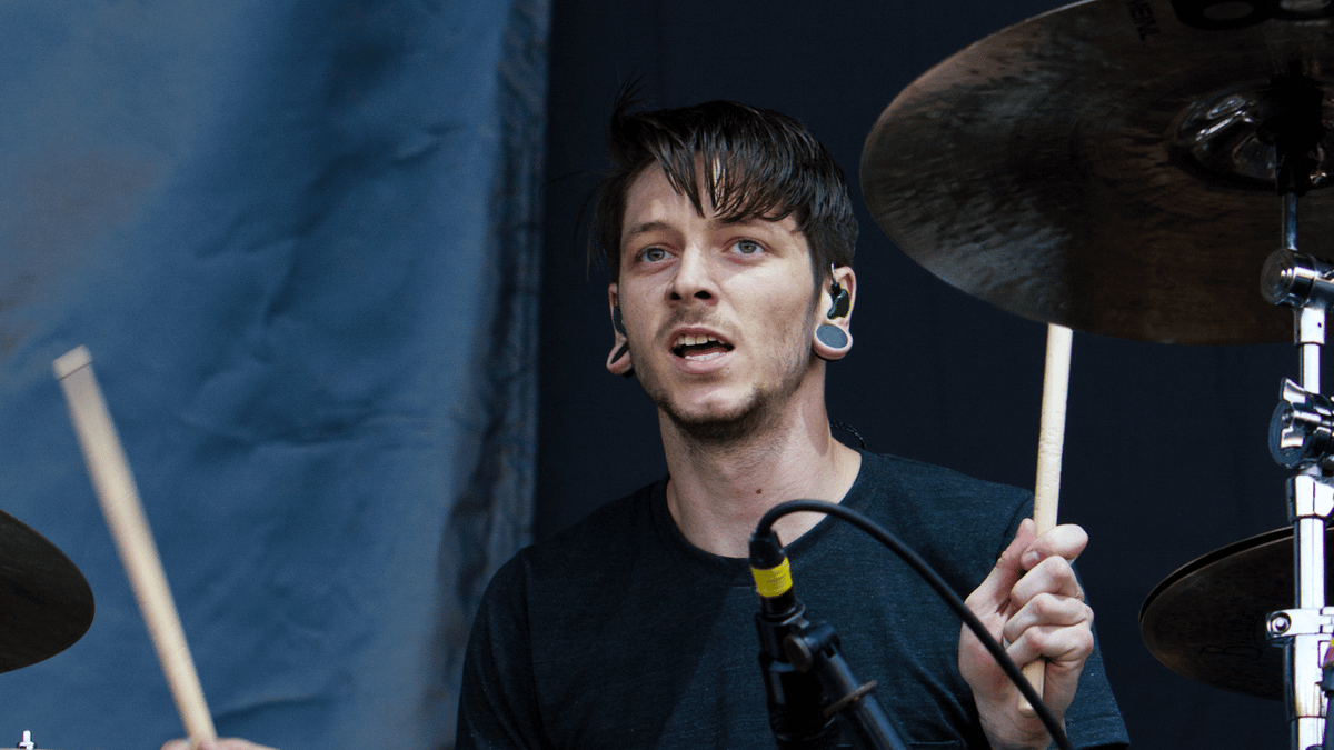 Famous drummer Daniel Williams dies as plane crashes into houses after ...