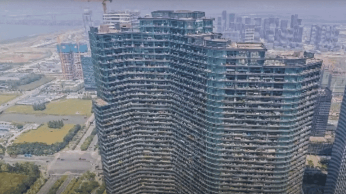 Inside eerie flat from building where 20,000 people live but never have ...