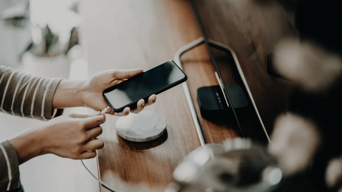Expert issues warning to people who leave their phone on charge before ...
