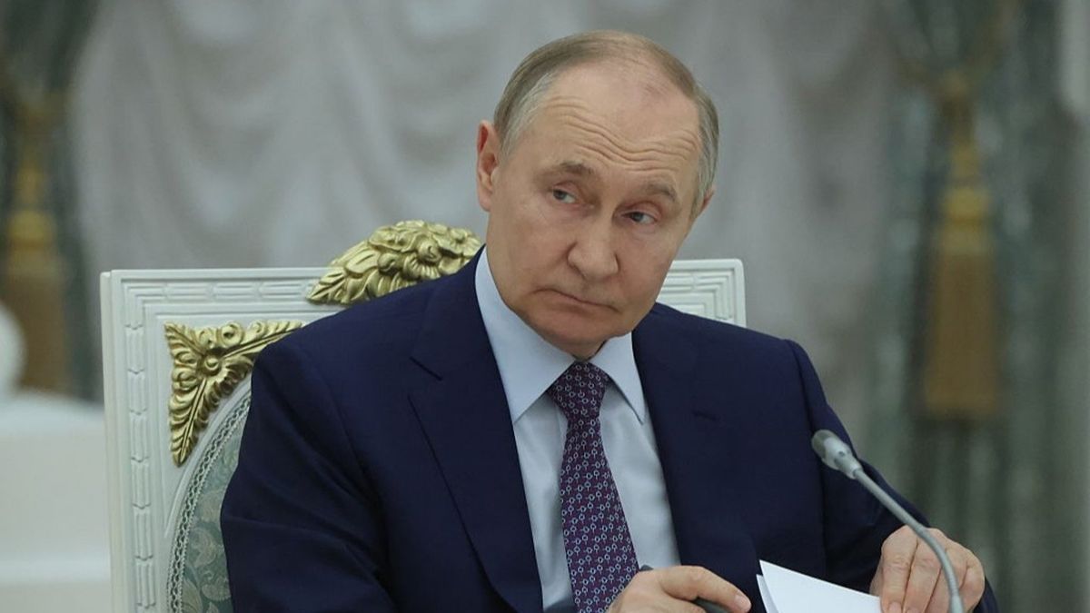 Russia sends chilling threat to strike 23 UK locations amid WW3 tensions