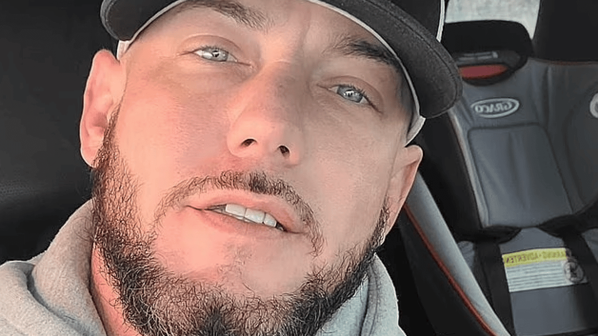 Father-of-two dies in freak escalator accident as people walk past ...