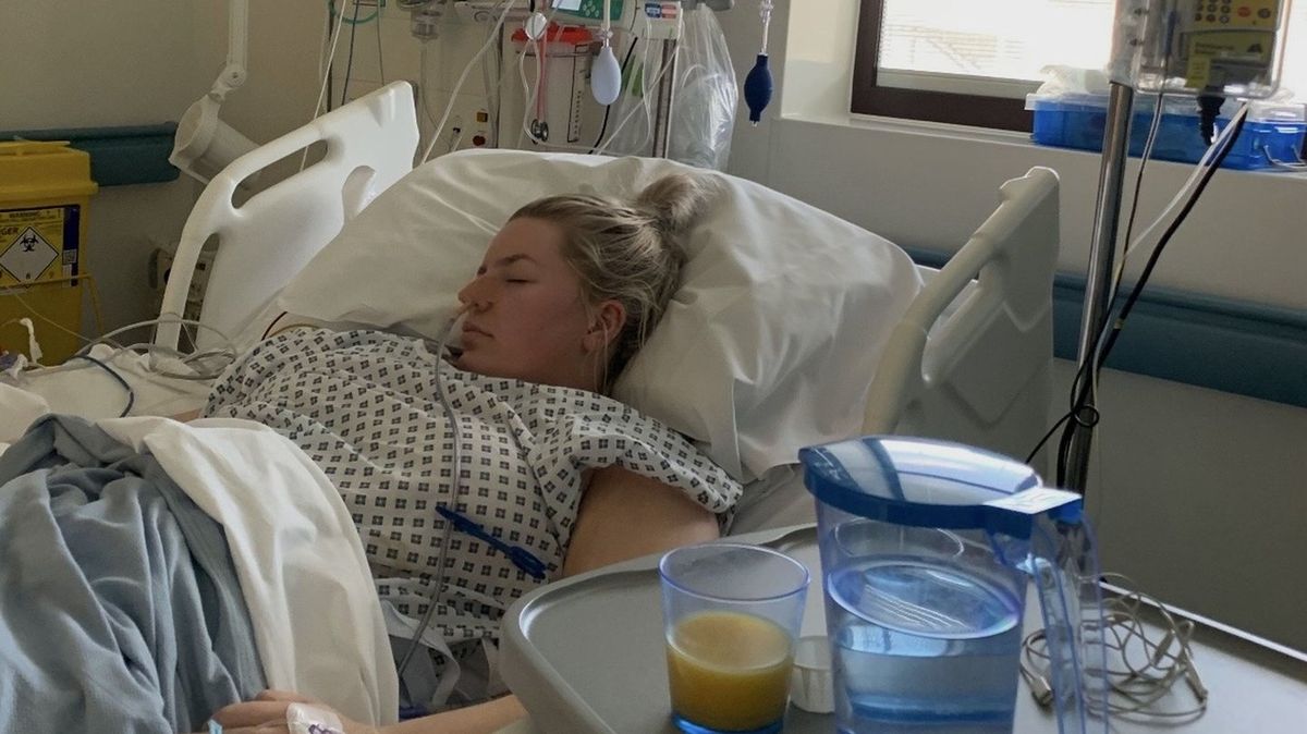 25-year-old told that symptoms were 'women's problems' before losing 70 ...