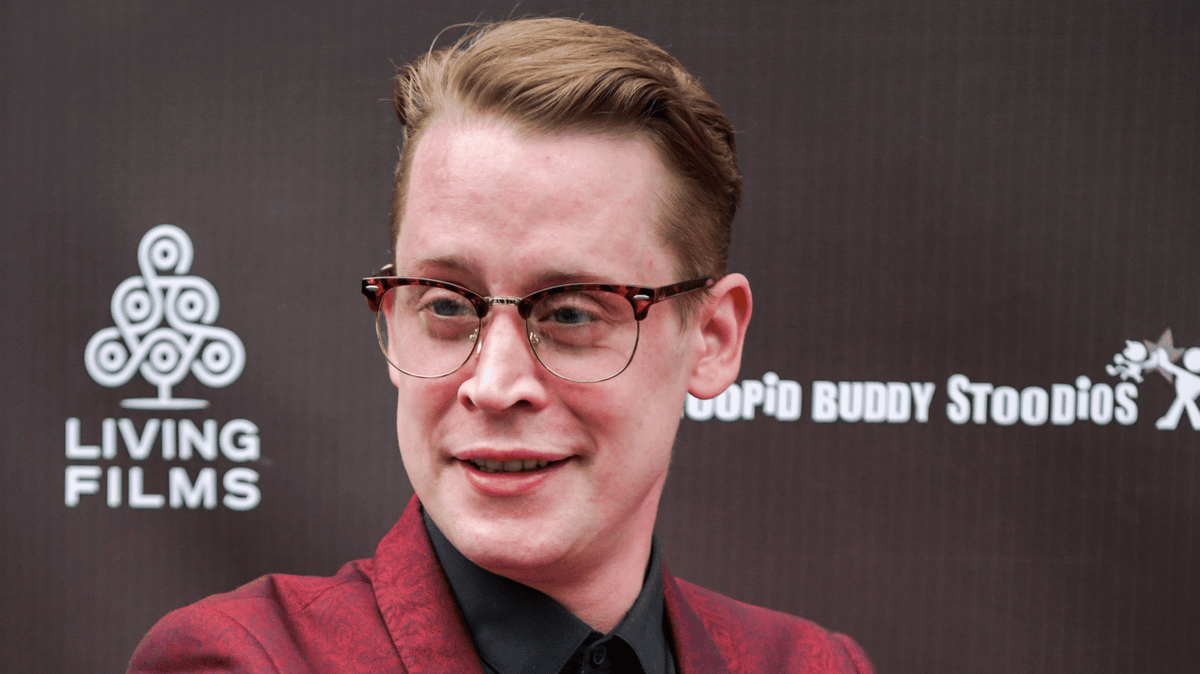 Macaulay Culkin wiped his 'abusive' father's name off $50 million ...