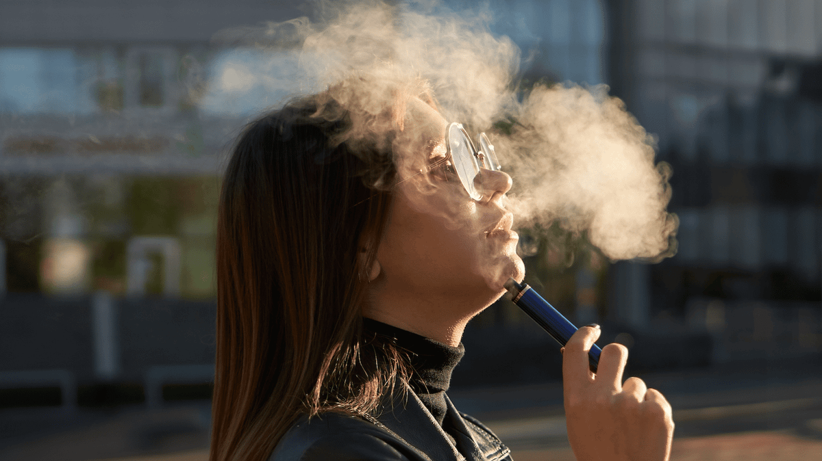 Experts issue health warning as specific vapes raise blood pressure and ...