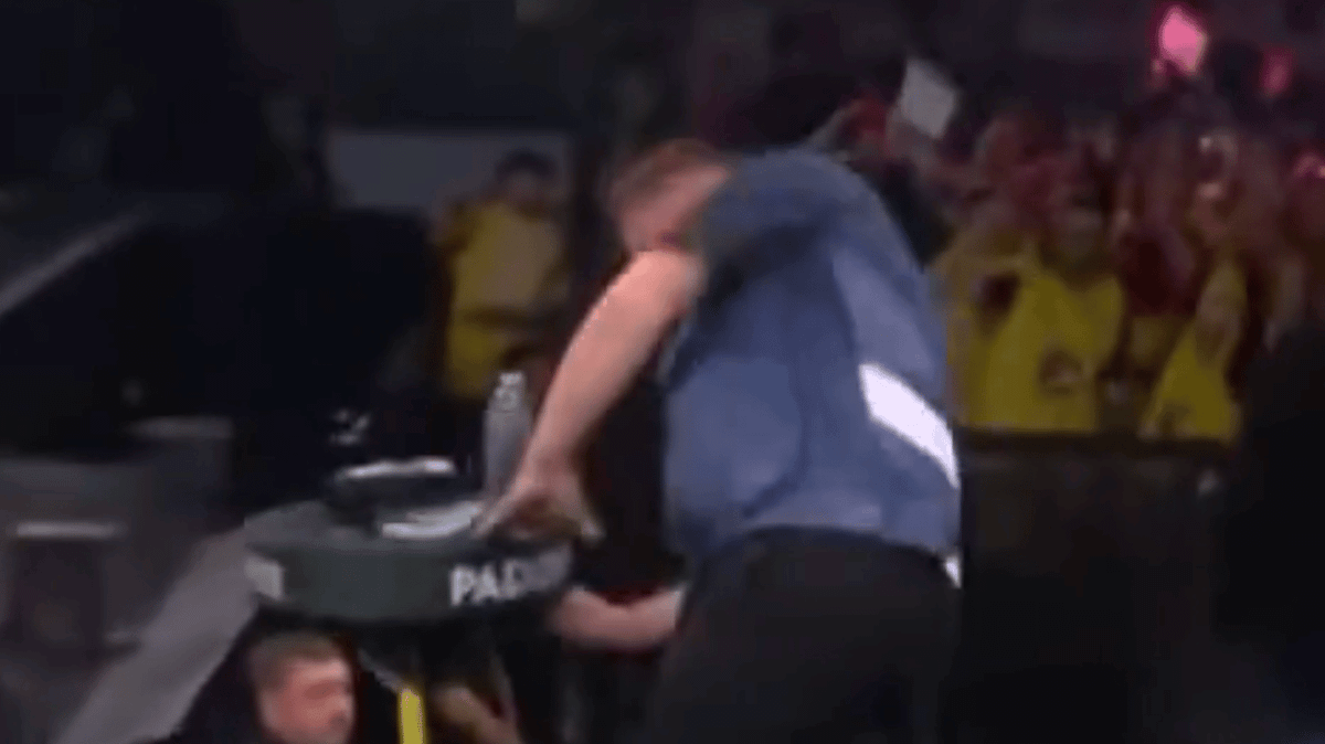 Darts crowd in shock as player punches stand and leaves hand bloodied ...