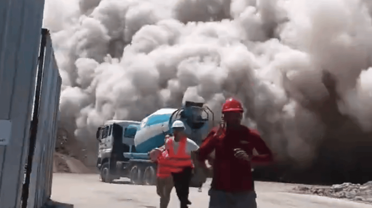 Skyscraper under construction collapses in concerning scenes following ...