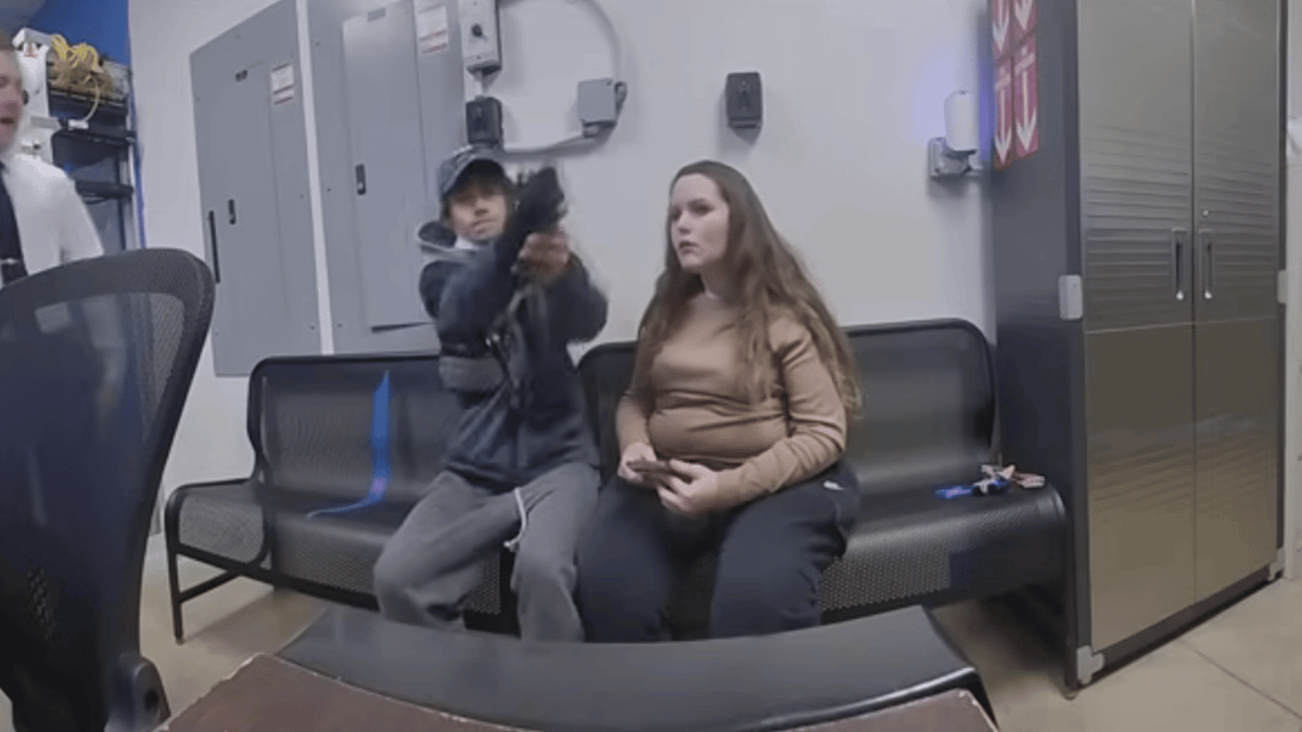 Shoplifting suspect tries to shoot police officer at point-blank in ...
