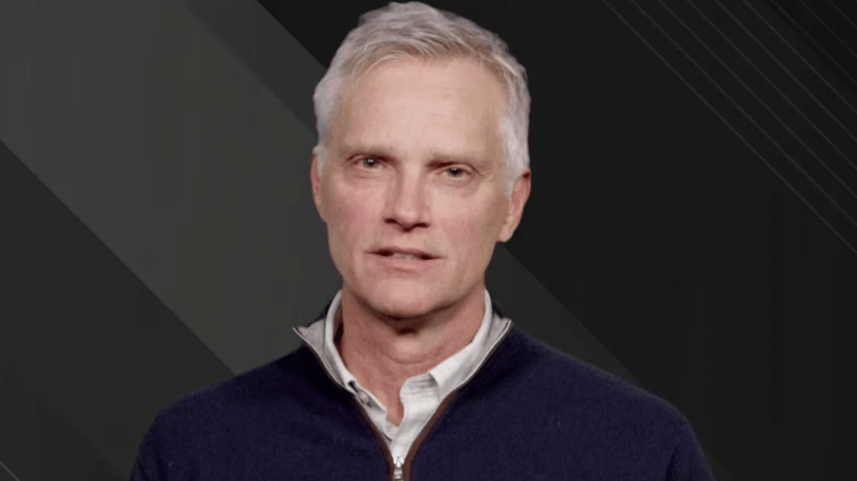 American Airlines boss speaks out after plane carrying 64 people ...