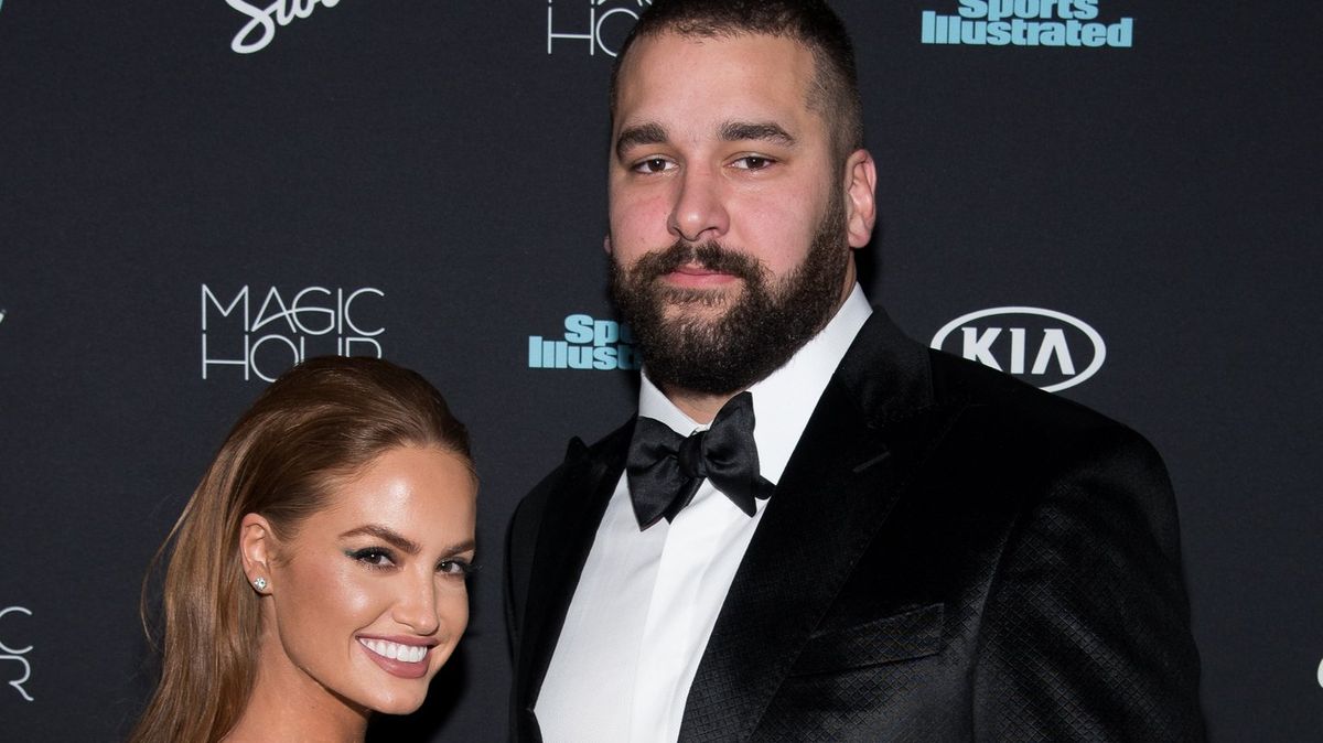 Fresh twist in case after model is sued by ex-NFL star husband over ...
