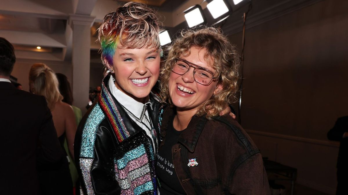 Meet Kath Ebbs, The Aussie Star Dating JoJo Siwa