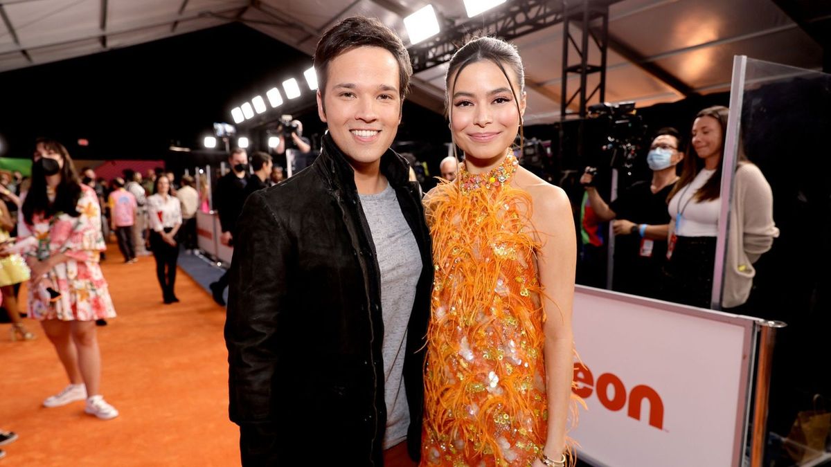 OMG, Miranda Cosgrove Just Confirmed An ‘iCarly’ Movie And Shared ...