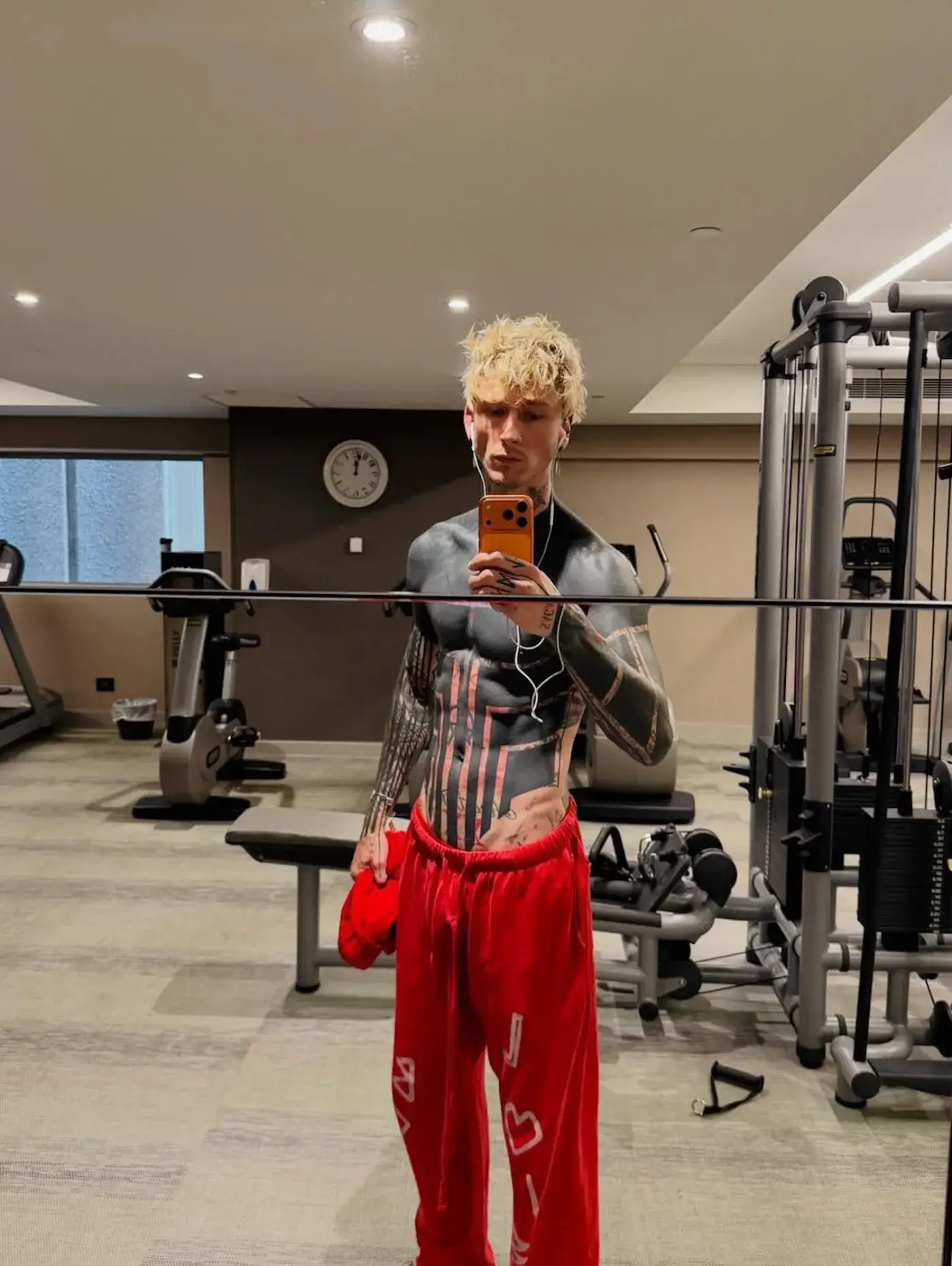 Machine Gun Kelly reveals scary side effects after covering body in ...