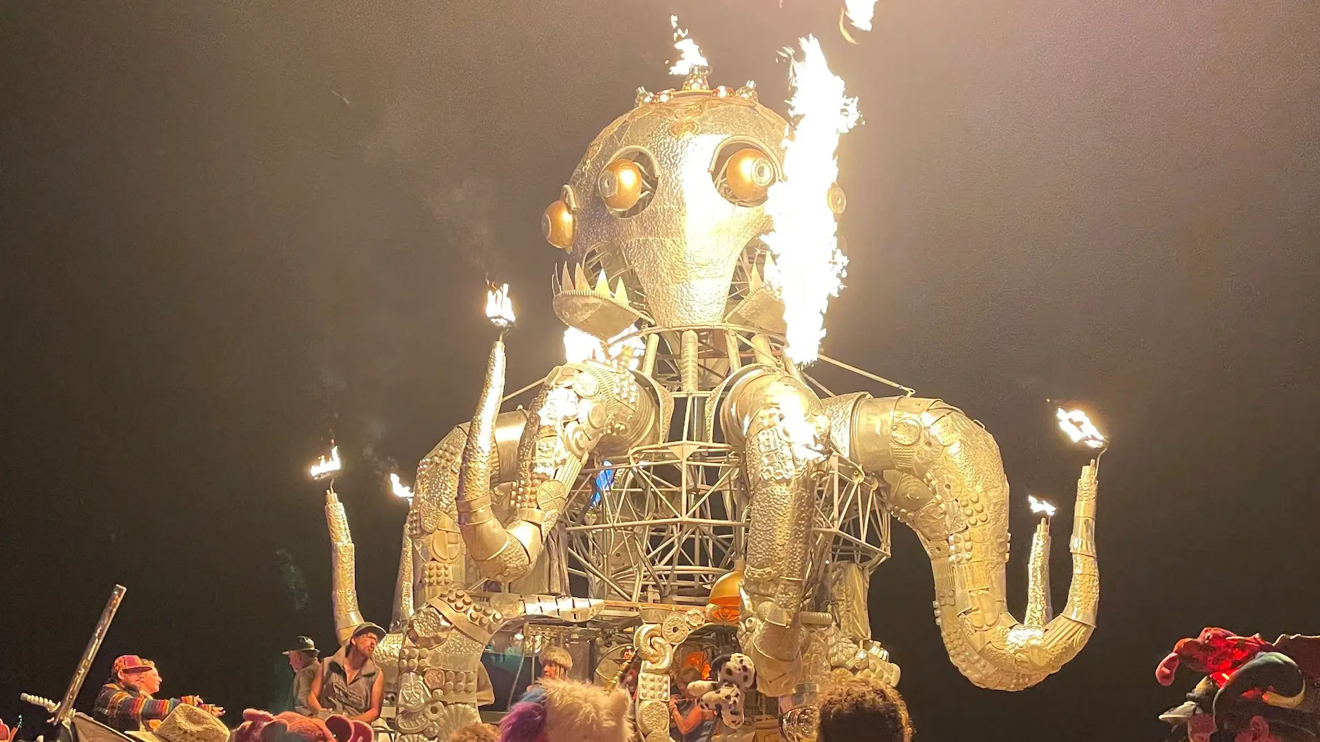 Bizarre Snaps Show What To Expect From Major Festival Where Fans Have Bizarre Snaps Show What To Expect From Major Festival Where Fans Have